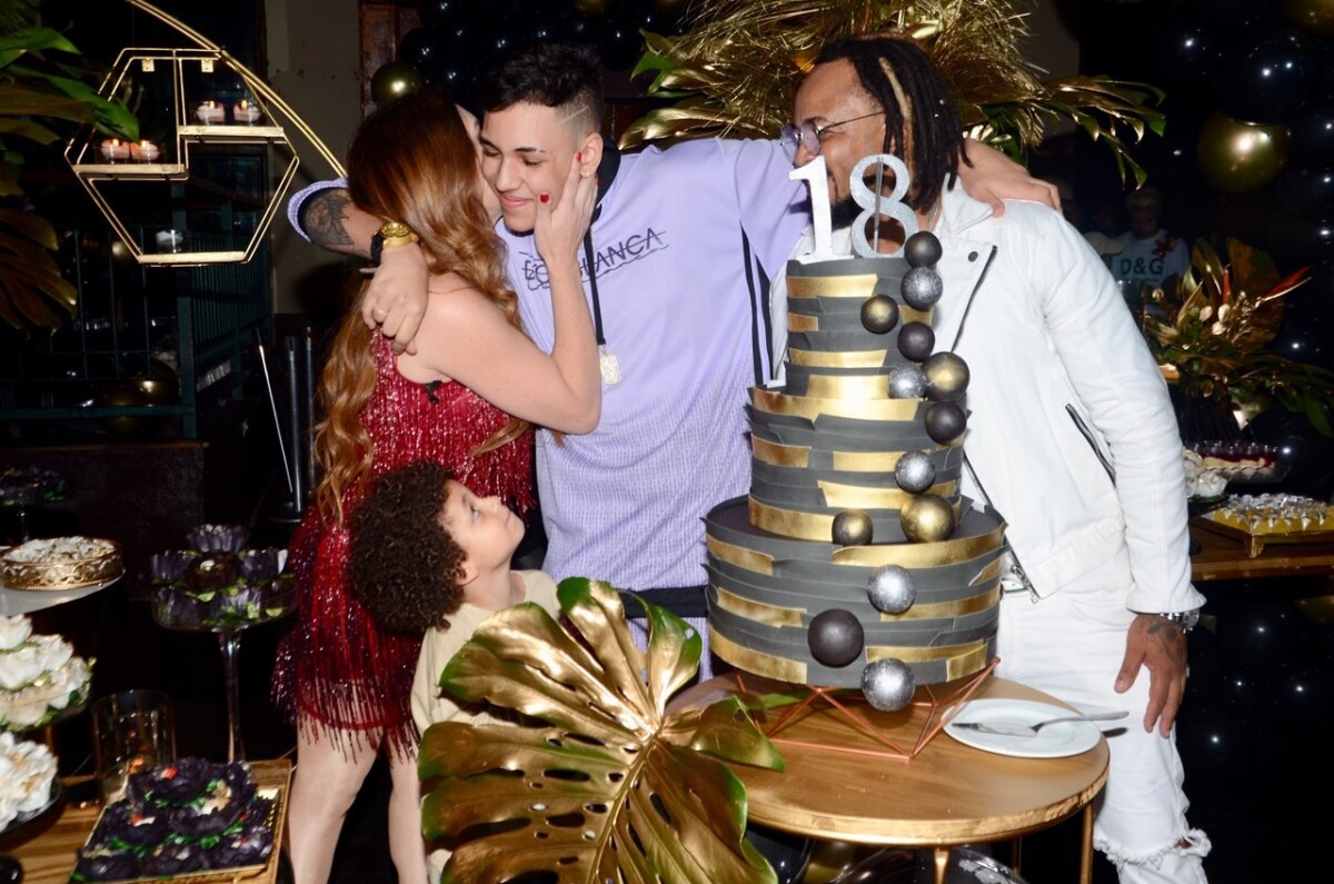 Foto: Filho de Simony, Ryan comemorou 18 anos com os pais e irmãos ...