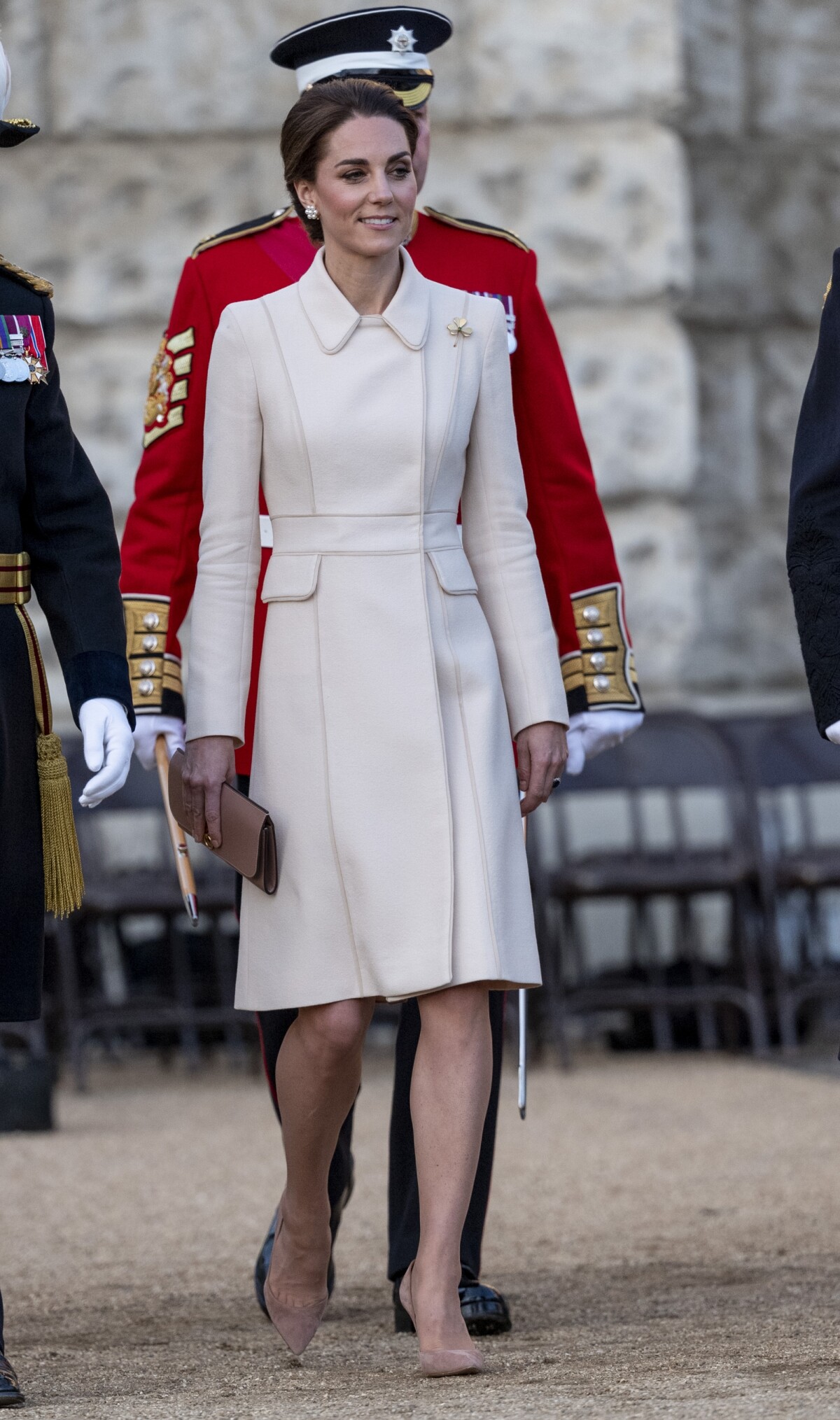 Foto: Kate Middleton apostou em um trench coat acinturado com bolsos na ...