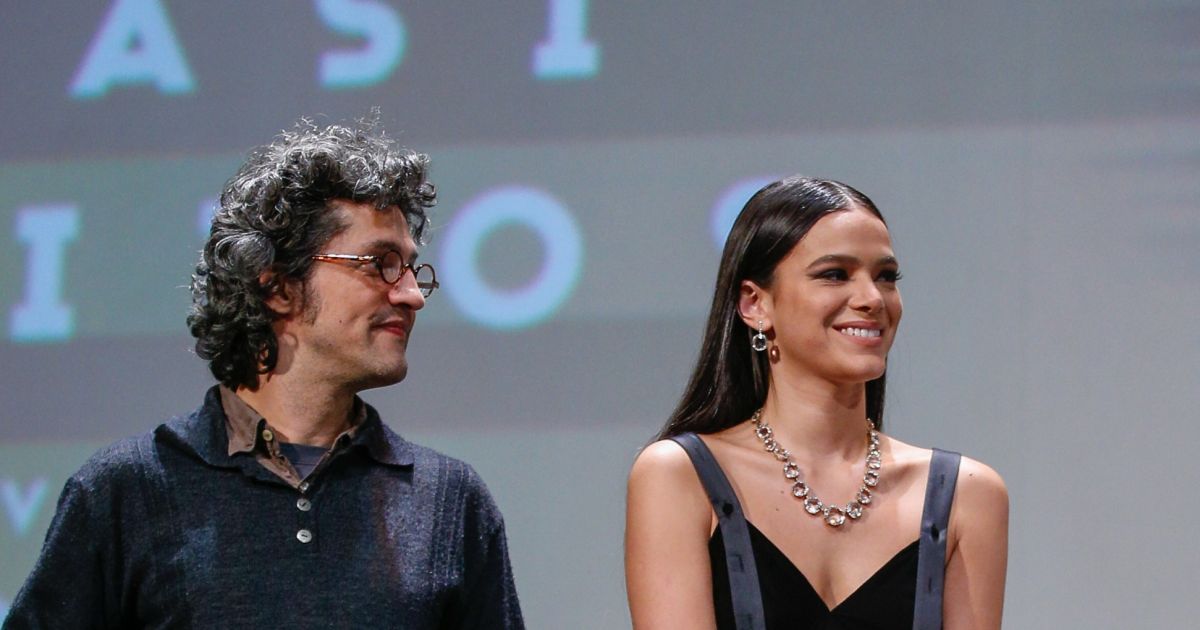 Bruna Marquezine chora ao falar sobre a presença dos pais no Festival ... Bruna Marquezine chora ao falar sobre a presença dos pais no Festival ...
