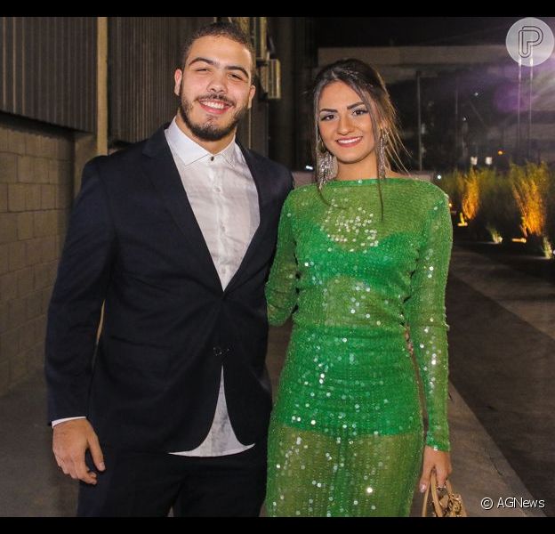 Filho de Ronaldo, Ronald agita de DJ em festa e look da namorada rouba ...