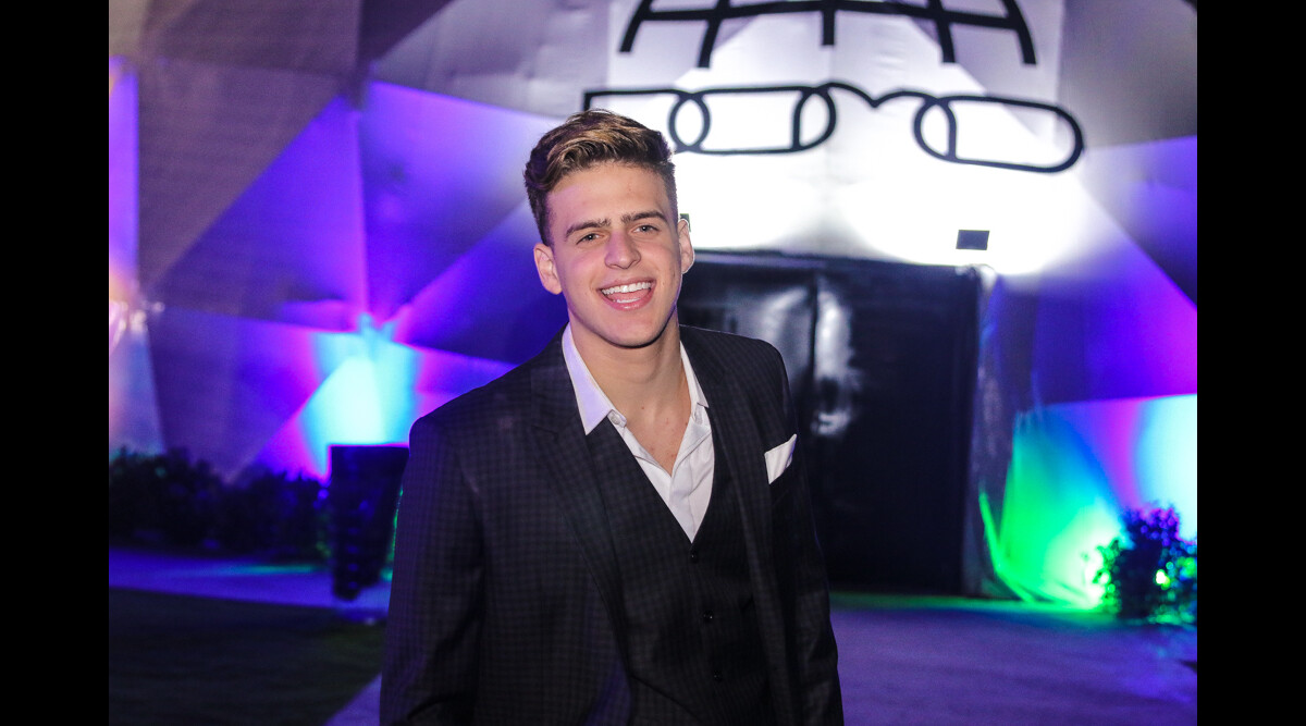 Foto: Youtuber Jon Vlogs comemorou aniversário com uma superfesta em ...