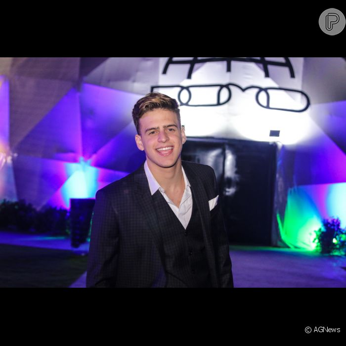 Youtuber Jon Vlogs comemorou aniversário com uma superfesta em espaço ...