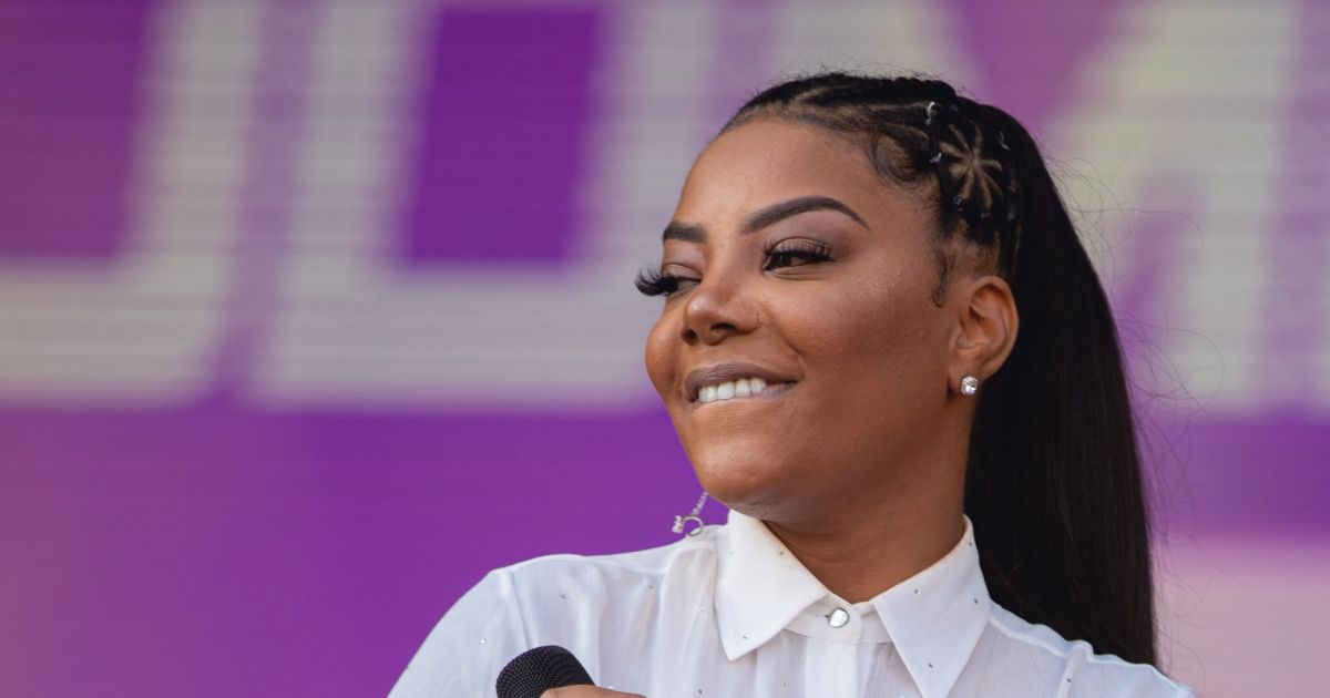 Ludmilla usa calda em look para show com a Funk Orquestra no Rock in ...