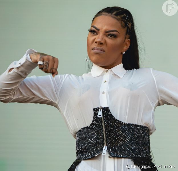 Ludmilla chama a atenção com acessório inusitado em look para show no ...