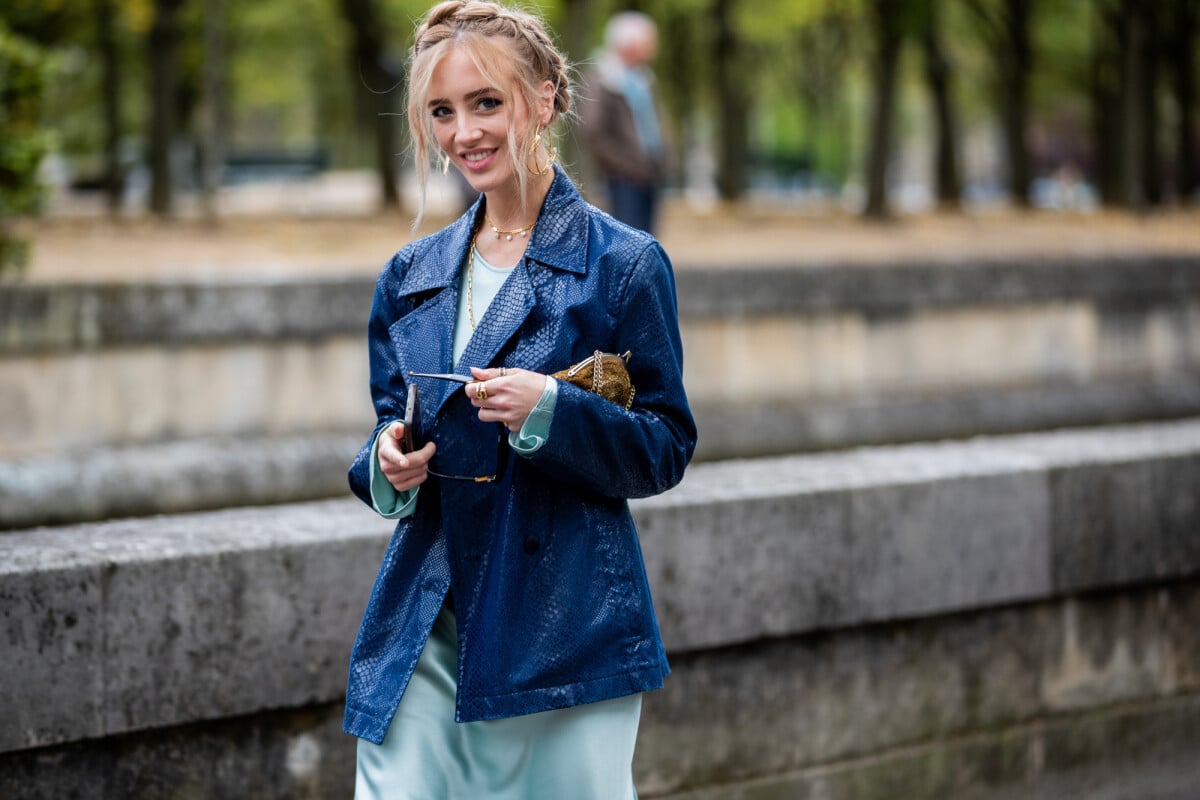 Foto: Moda azul em 2020: o Classic blue aparece no blazer com textura e ...