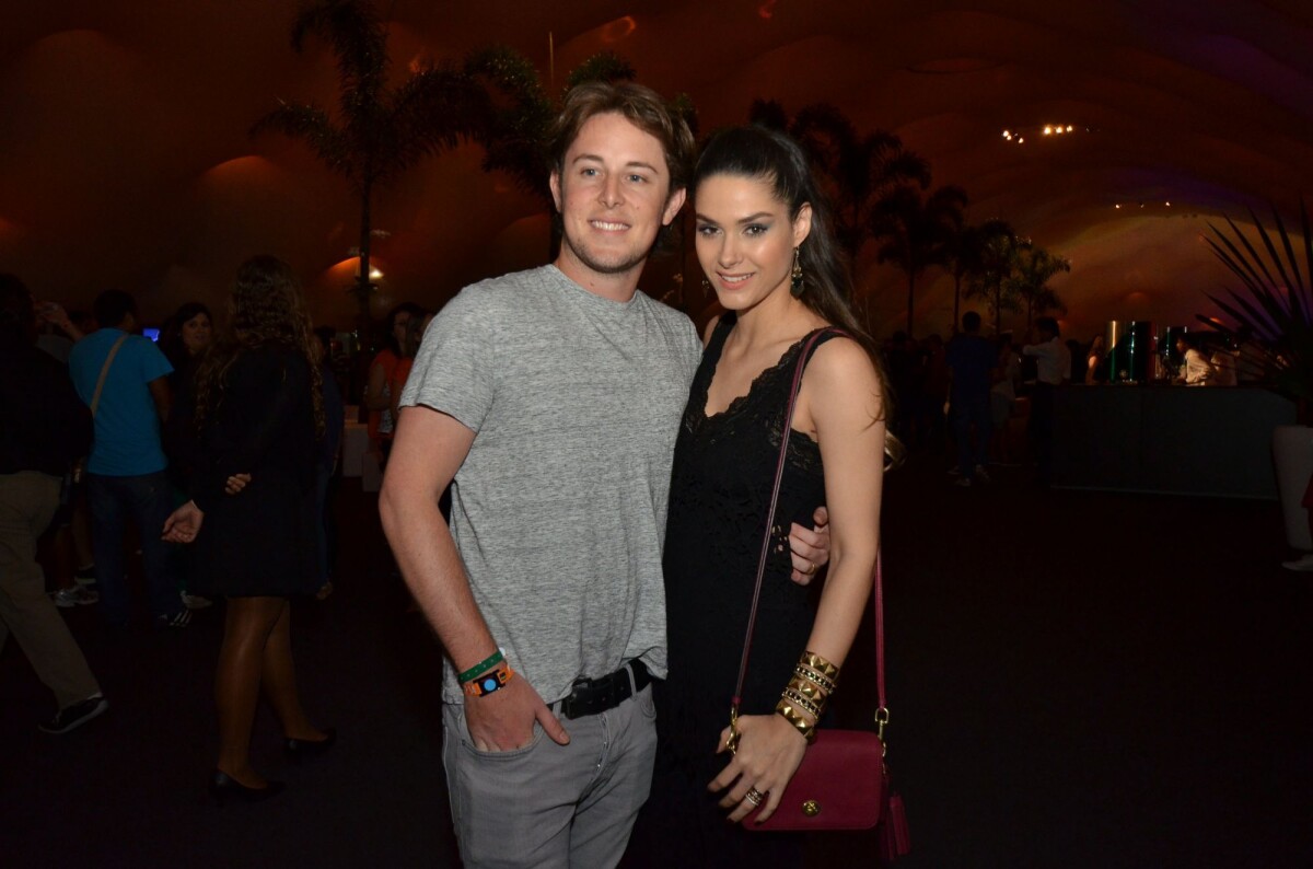 Foto: Fernanda Machado e o marido, Robert Riskin, vão ser papais pela ...