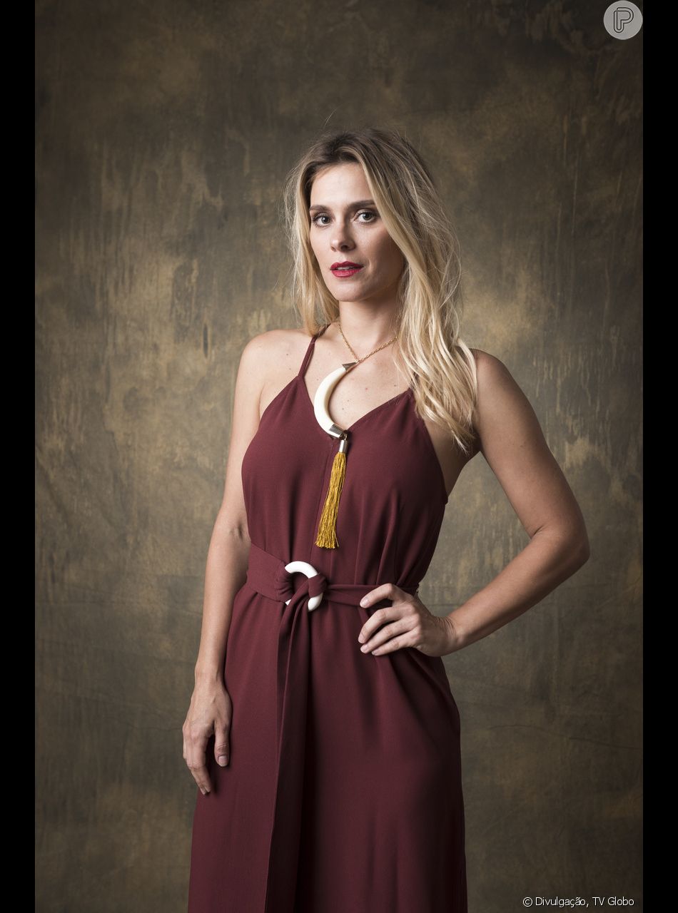 Carolina Dieckmann comparou uma foto sua na adolescência com uma foto ...