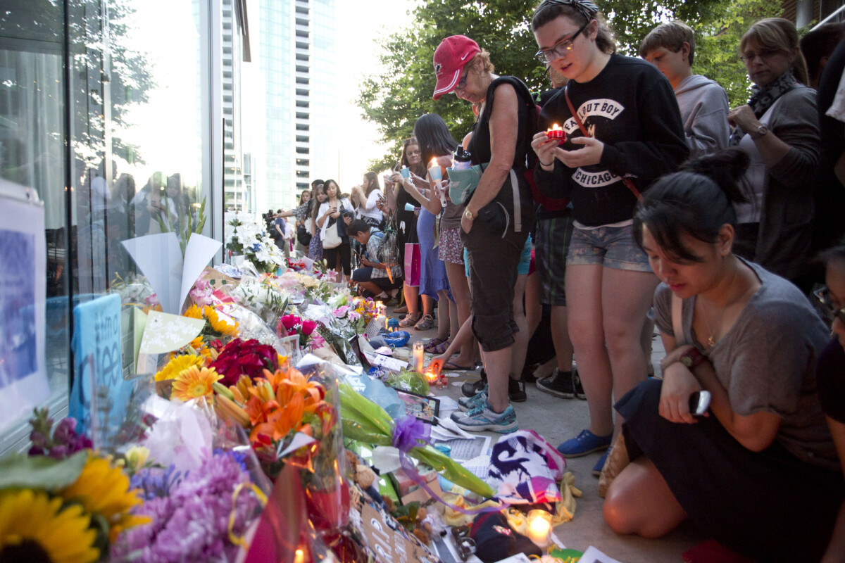 Foto: Fãs prestam homenagem na Vigília da Luz da Vela por Cory Monteith ...