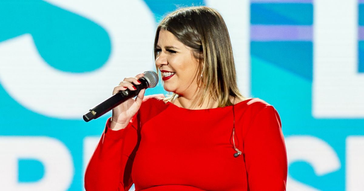 Fãs de Marília Mendonça resgatam vídeos da cantora e criam vídeo da ...