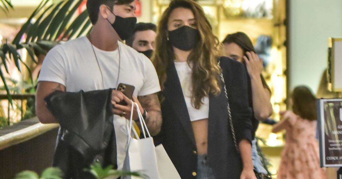Rafa Kalimann e Daniel Caon foram fotografados juntos em shopping ...