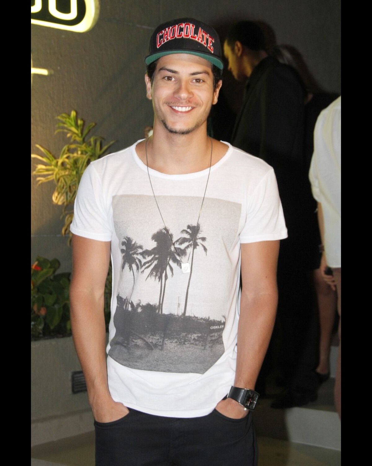 Foto: Arthur Aguiar assumiu o romance no palco do 'Programa do Gugu ...