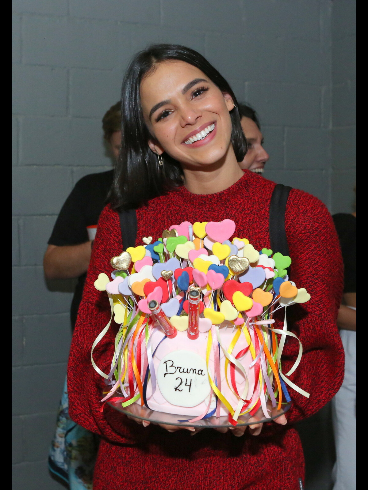 Foto: Giulia Be foi sem ser convidada à festa de 22 anos de Bruna ...