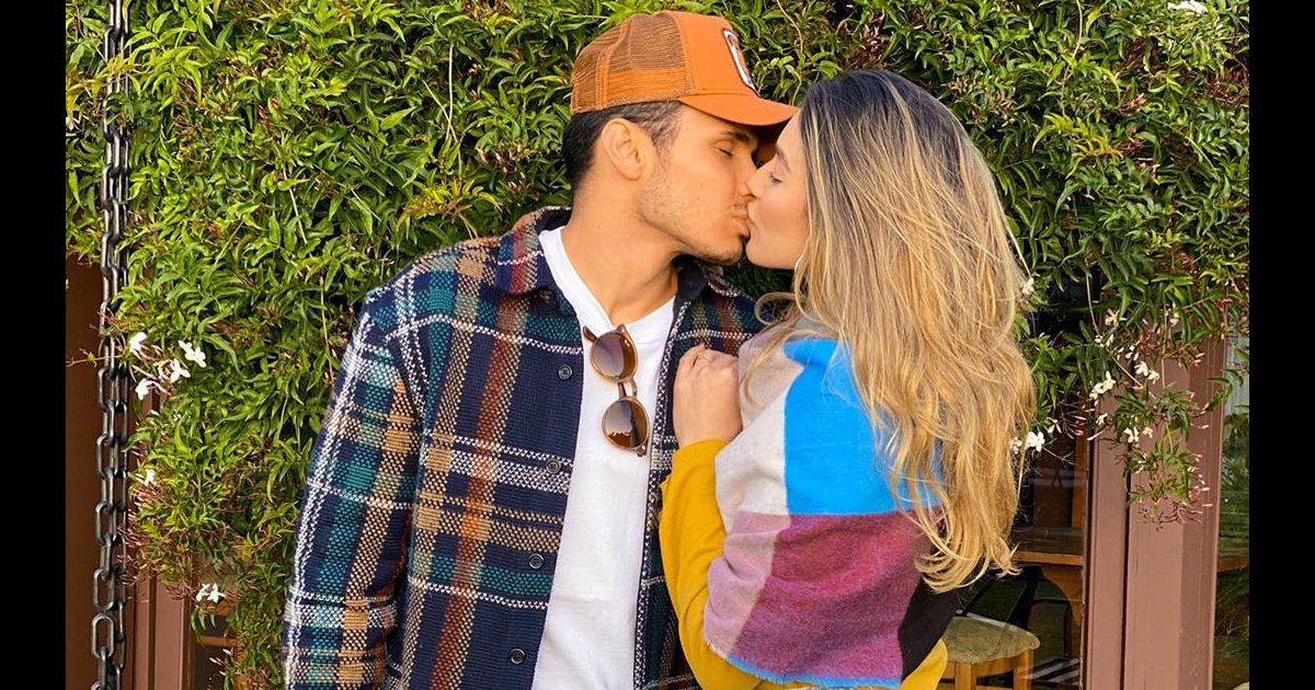 Bruna Santana ganhou beijo do namorado, Rafael Veiga, no Hallowen de Rafa Kalimann - Purepeople