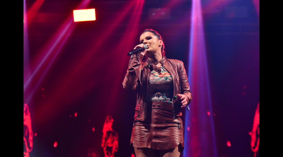 Foto: Maraisa ekege blusa estampada em show em São Paulo - Purepeople