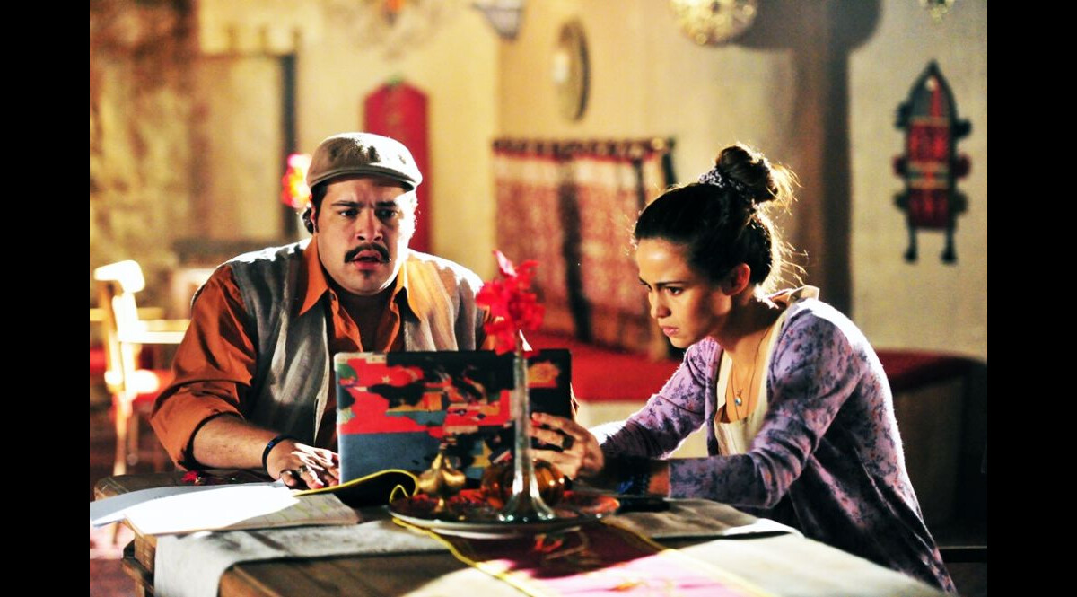 Foto: Demir (Thiago Abravanel) e Morena (Nanda Costa) enviam juntos, da ...