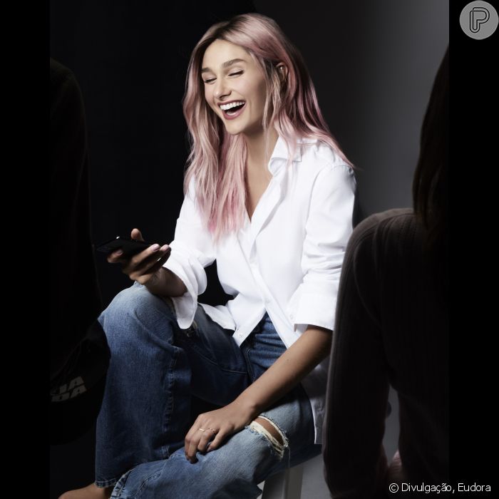 Cabelo colorido de Sasha Meneghel era uma full lace - Purepeople