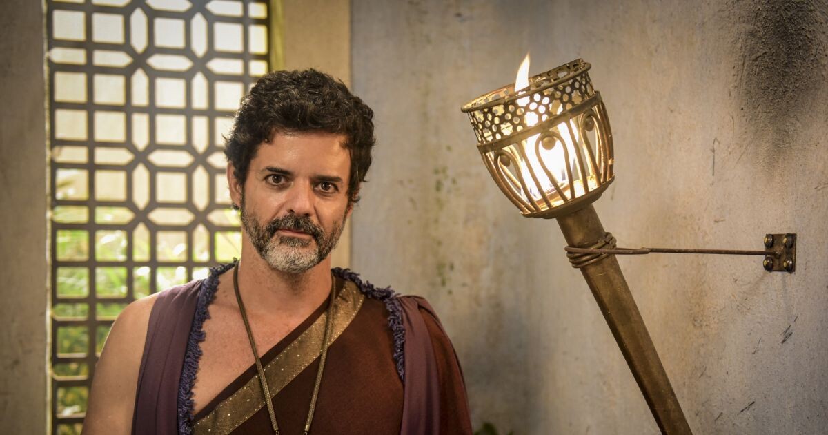Foto: Novela 'Gênesis': Naor (Jorge Pontual) lembra que Massá (Marcos ...