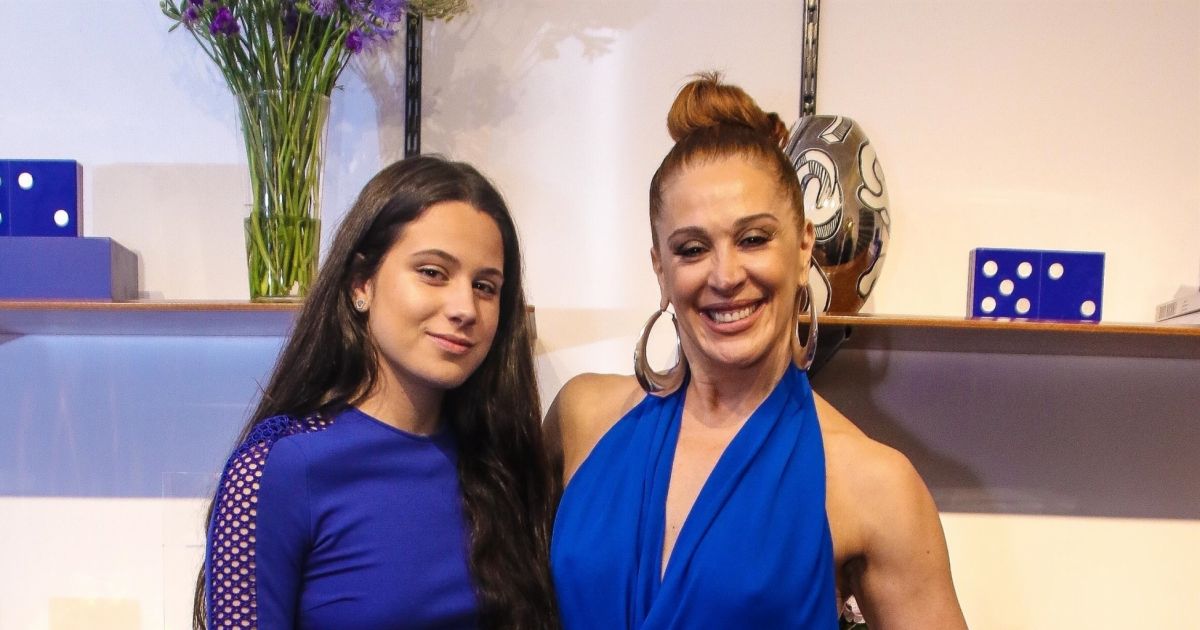 Claudia Raia homenageou a filha, Sophia, na formatura de ensino médio ...
