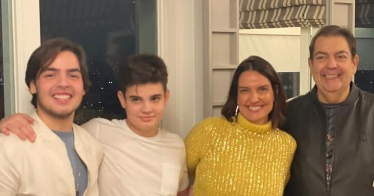 Mulher de Faustão surge em foto com amiga em Miami. Clique indica ...