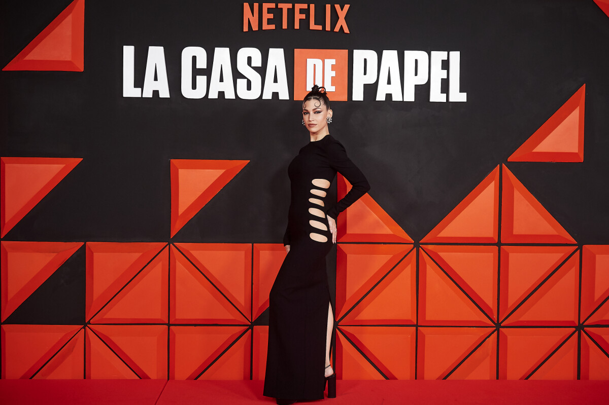 Foto: 'La Casa de Papel': a atriz Úrsula Corberó aliou vestido com ...