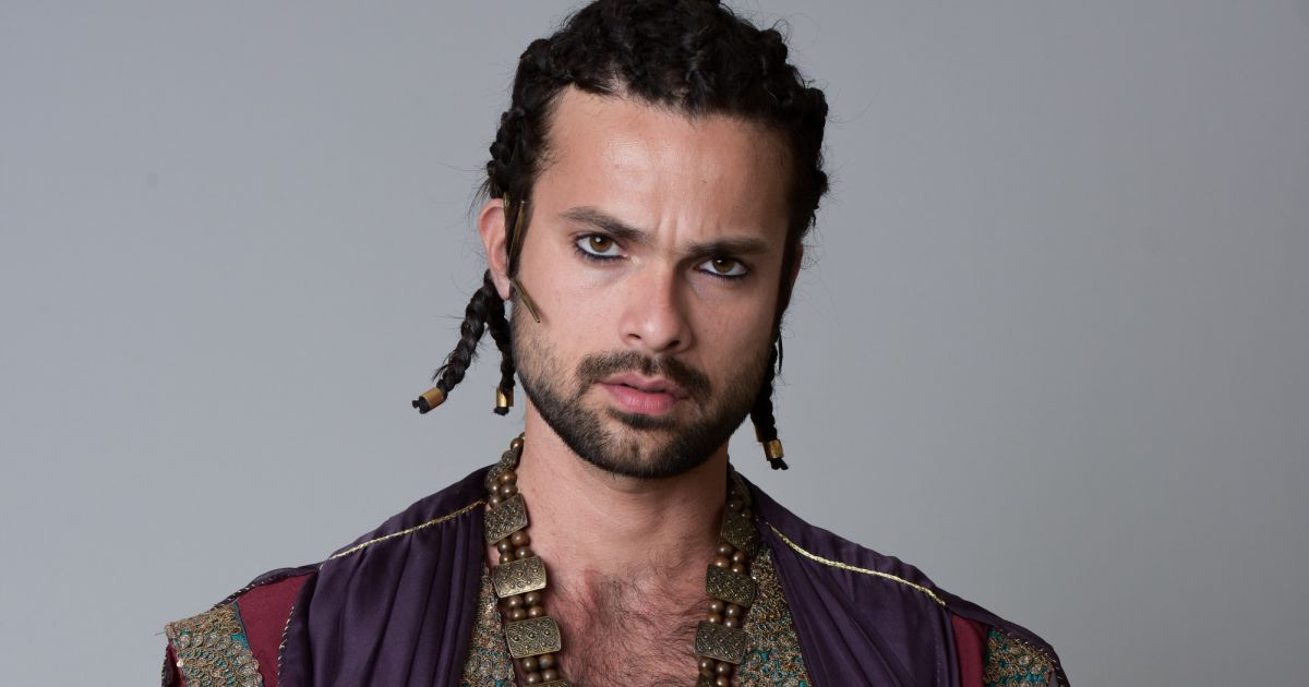Lamár (Victor Sparapani) é o príncipe da Filístia que confia só em si e ...