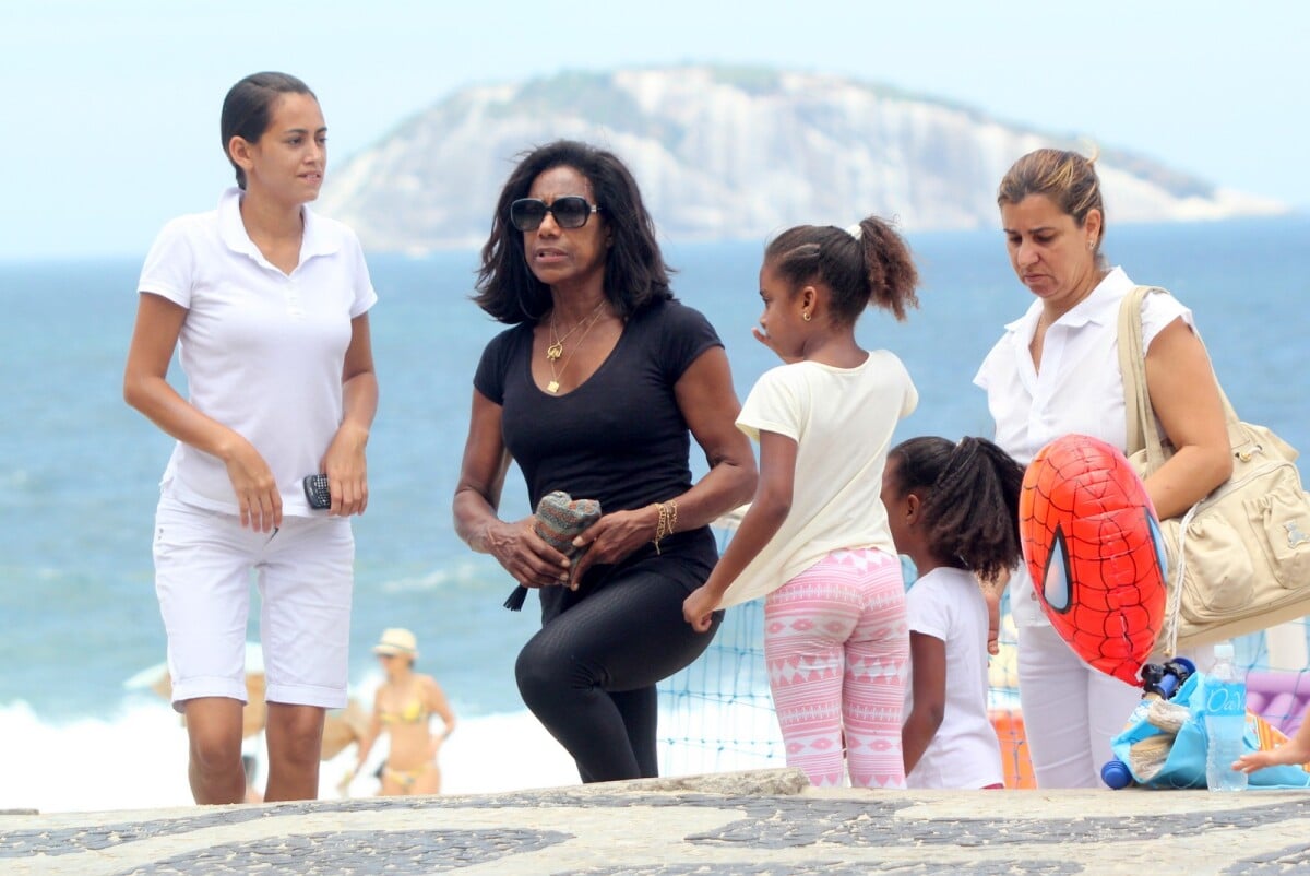 Foto: Glória Maria encontra as filhas Laura e Maria, no Rio de Janeiro ...