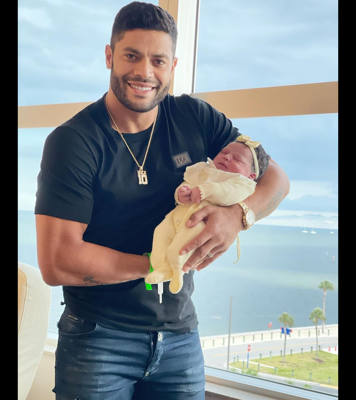 Foto: Filha de Hulk e Camila Ângelo nasceu no dia 18 de abril - Purepeople