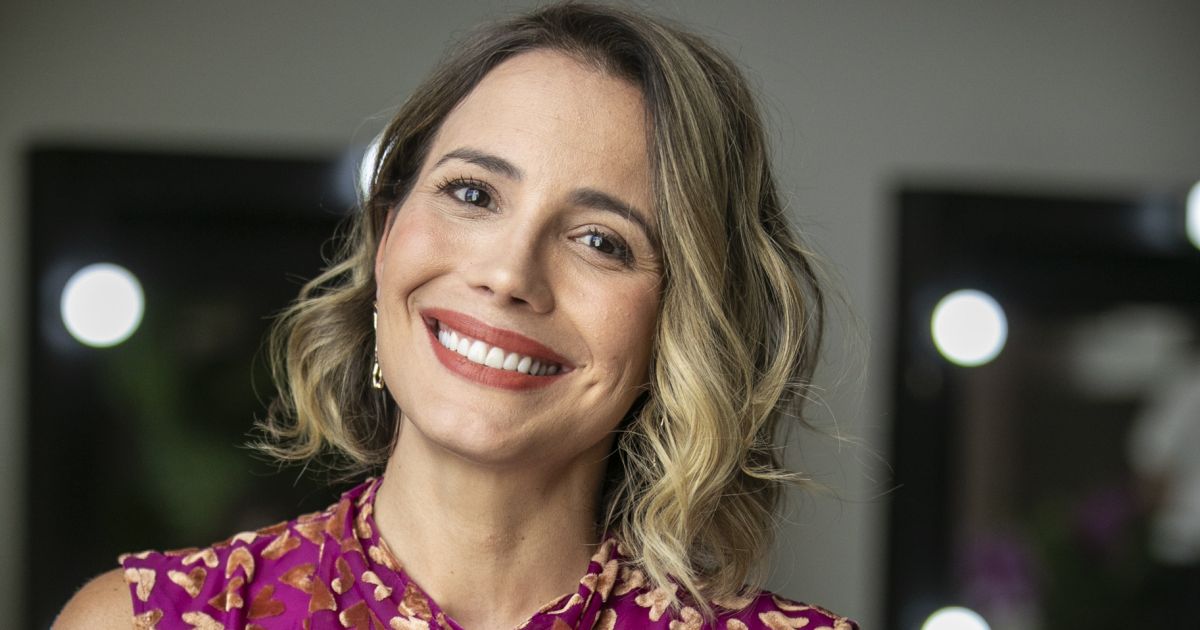 Giane tenta se aproximar de Júlio no capítulo de segunda-feira 4 de ...
