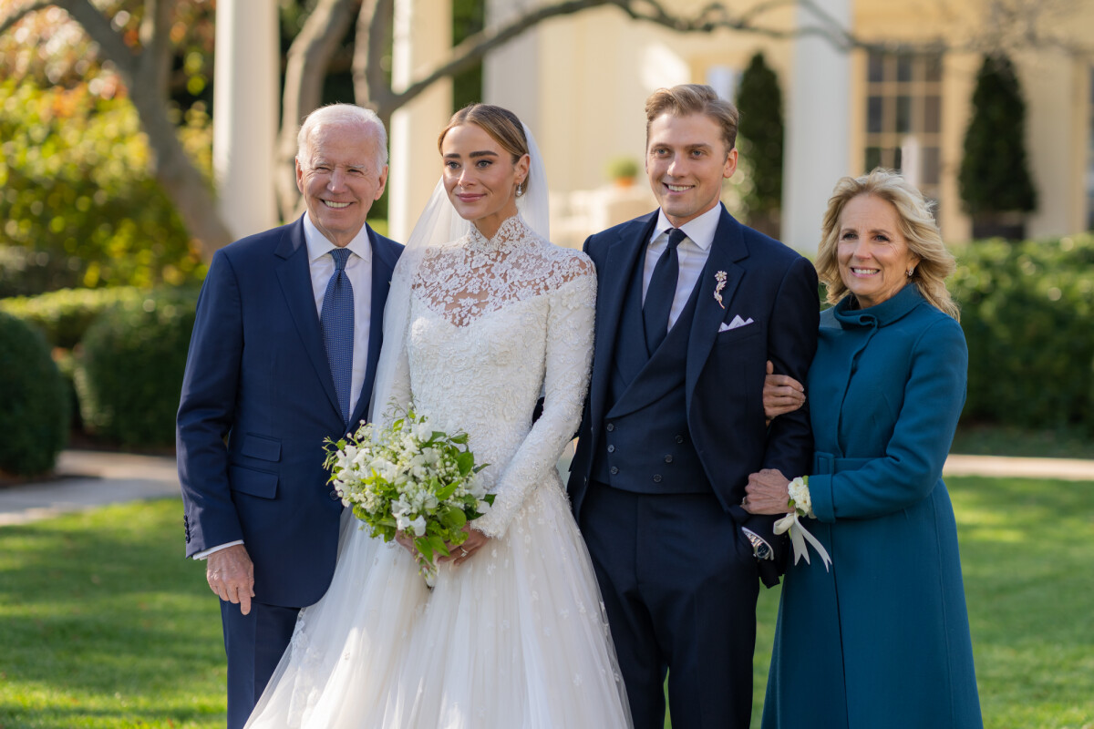 Foto: O vestido de noiva usado pela neta de Joe Biden, Naomi Biden era ...