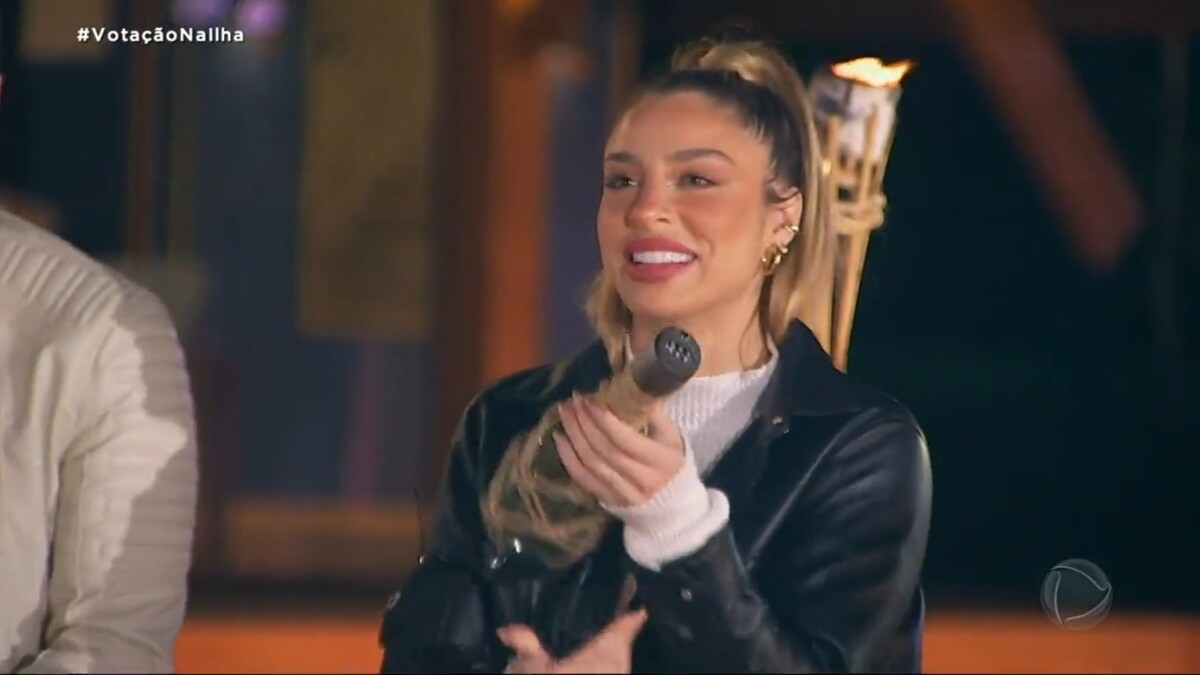 Foto: Ilha Record: Vitória foi a primeira exilada da temporada - Purepeople