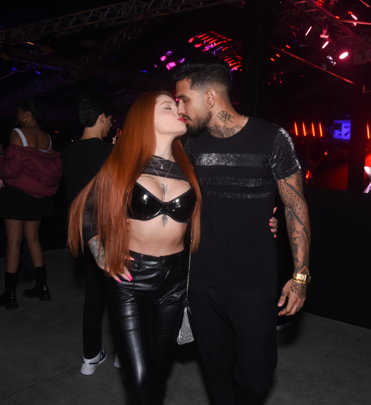Foto: Brenda Paixão e Matheus Sampaio trocam beijos em festa - Purepeople Foto: Brenda Paixão e Matheus Sampaio trocam beijos em festa - Purepeople