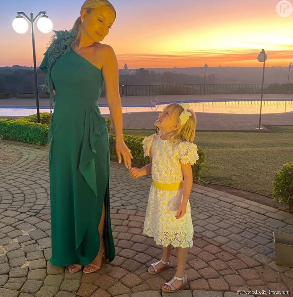 Filha de Eliana de 5 anos se fantasia para o Halloween e artista sofre ...