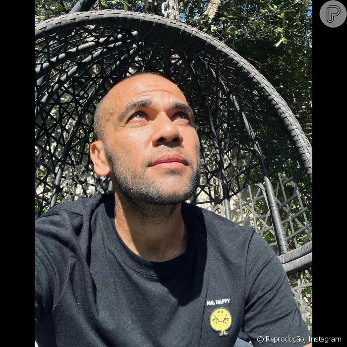 Daniel Alves é um lateral de 39 anos - Purepeople