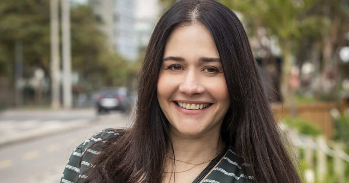 Guida (Alessandra Negrini) se cansaria das provocações da irmã, Leonor ...