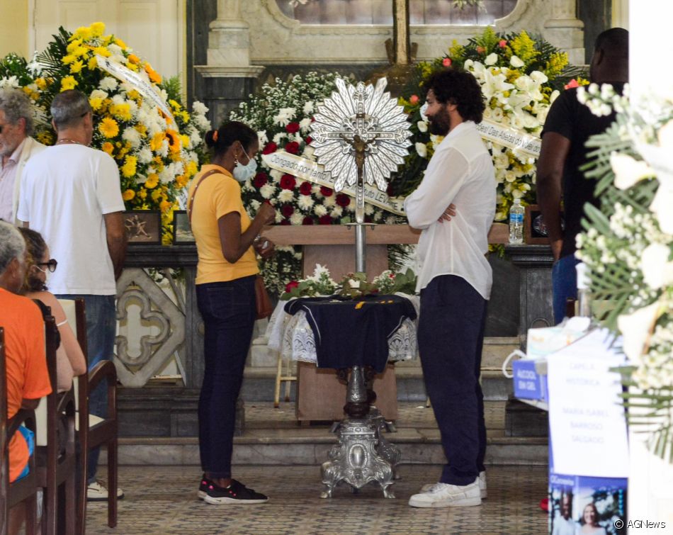 Fotos: Corpo de Isabel Salgado, do vôlei, é velado e famosos comparecem ...