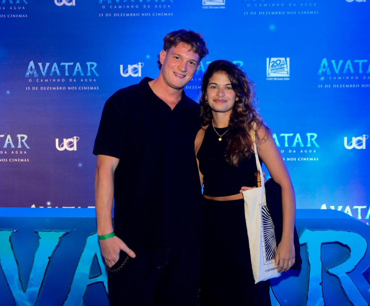 Foto: Pedro Novaes e a namorada, Eduarda Vilar, em pré-estreia de 'Avatar: O Caminho da Água ...