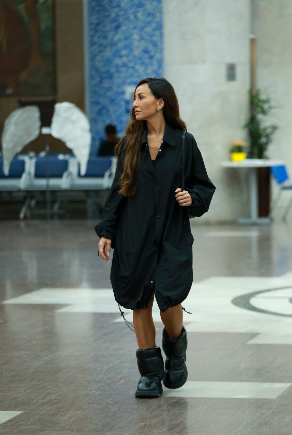 Foto: Sabrina Sato usou vestido oversized e pillow boots em aerolook ...