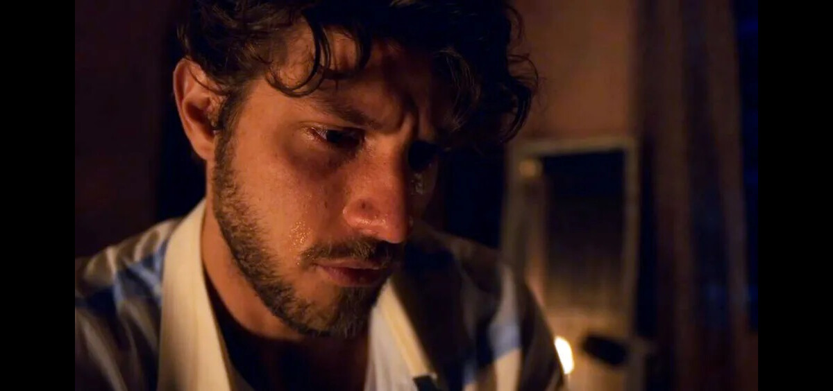 Foto: Ari (Chay Suede) não se convence e deduz que Oto (Romulo Estrela ...