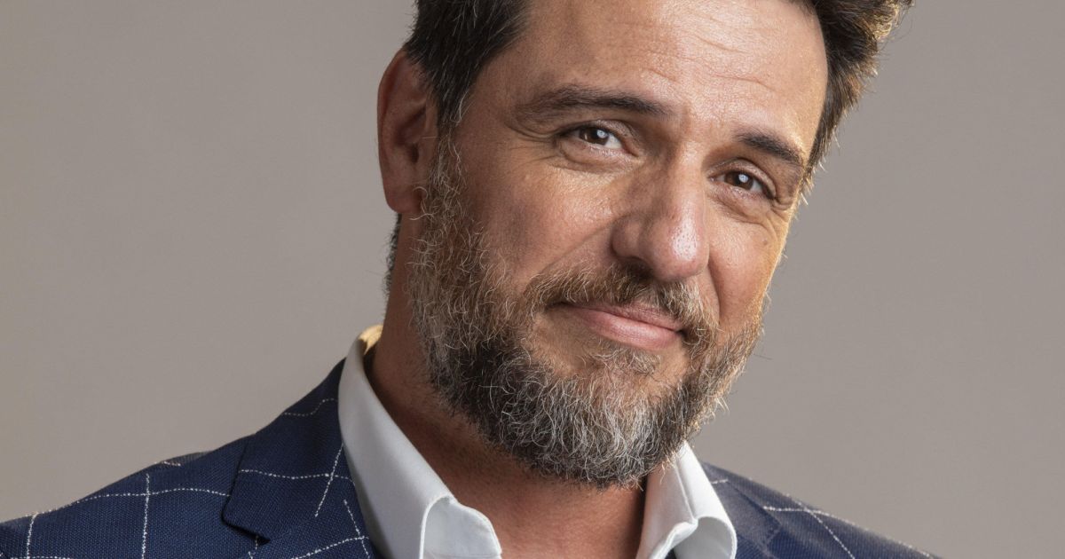 Guerra (Humberto Martins) e Moretti (Rodrigo Lombardi) se socam ao ...