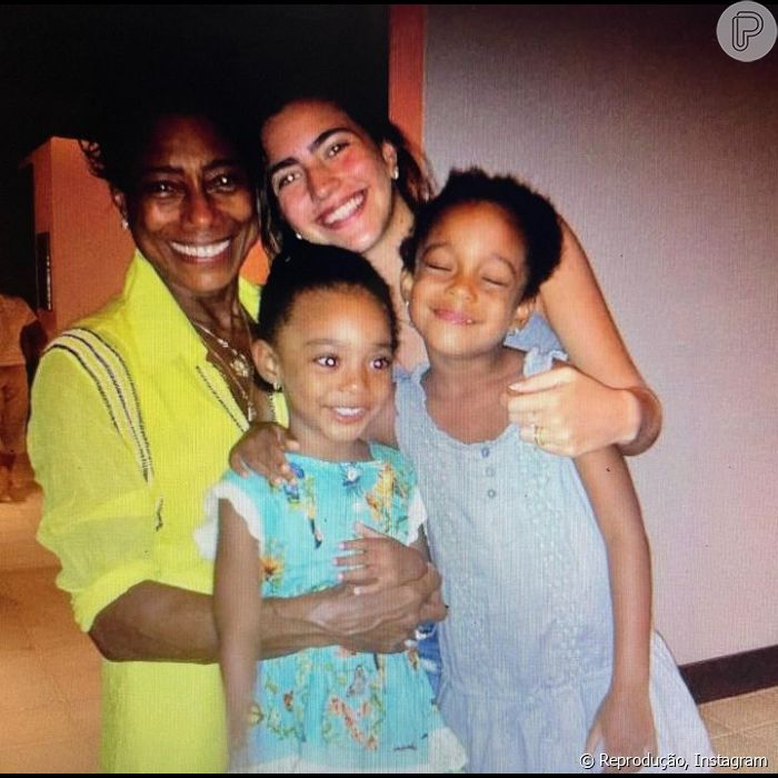 Julia e Gloria Maria com as filhas da jornalista - Purepeople