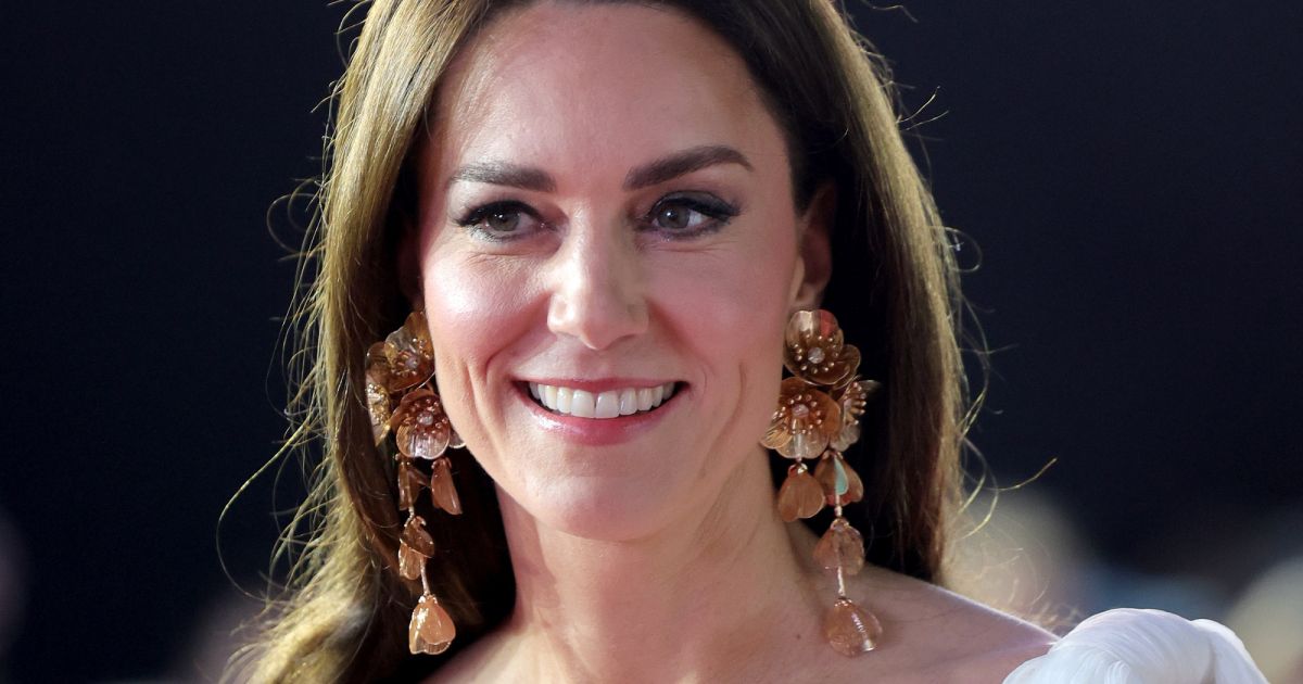 O brinco de Kate Middleton no BAFTA 2023 é da Zara - Purepeople