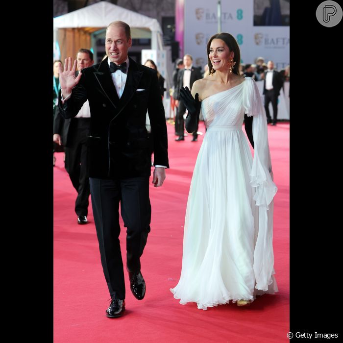 A princesa de Gales, Kate Middleton, combinou vestido assimétrico a luvas pretas no BAFTA 2023 ...