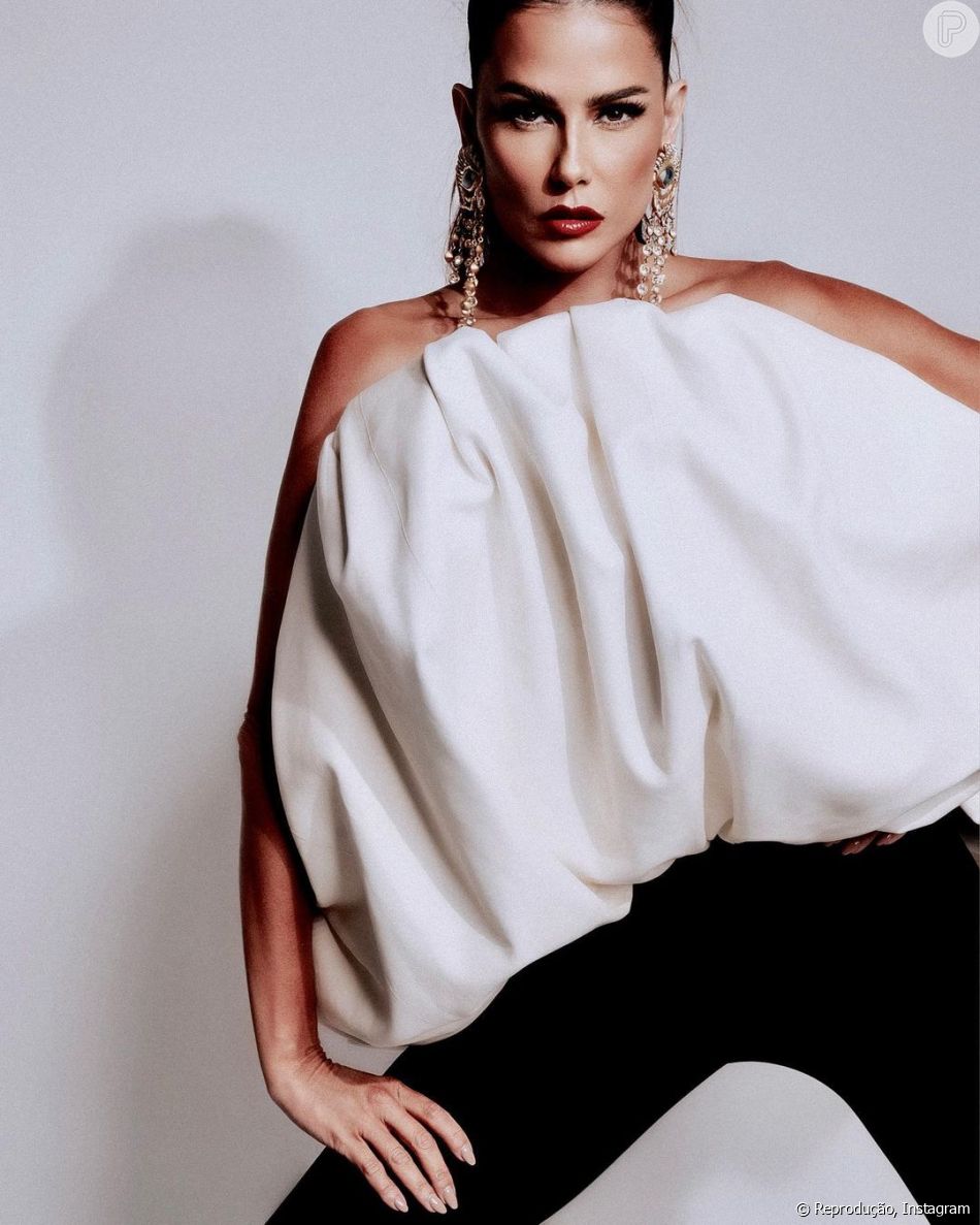 Look extravagante de Deborah Secco na TV vira piada na web: 'Parece um ...