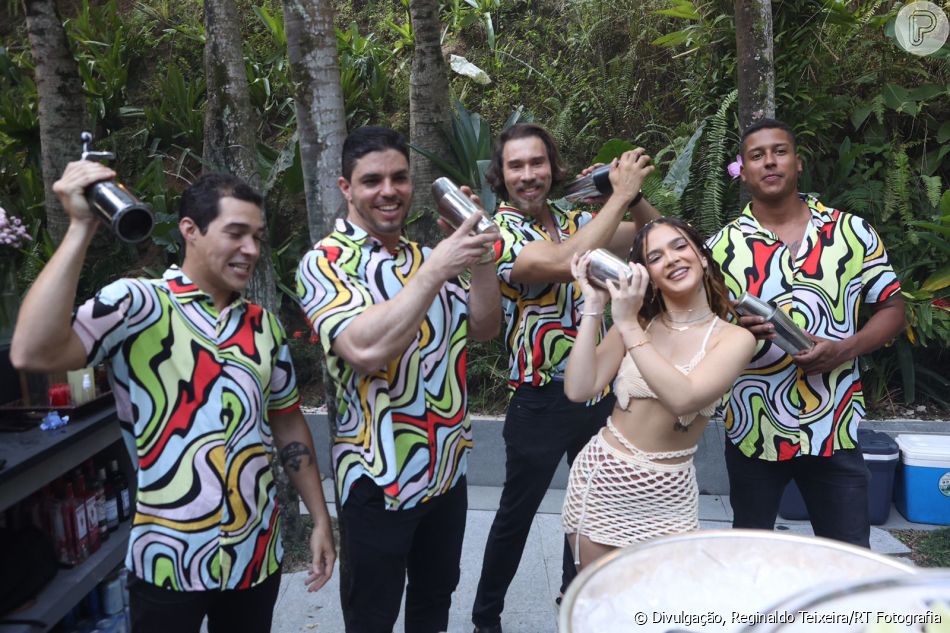 Mel Maia aposta em look vazado com hot pants e beija namorado, MC ...