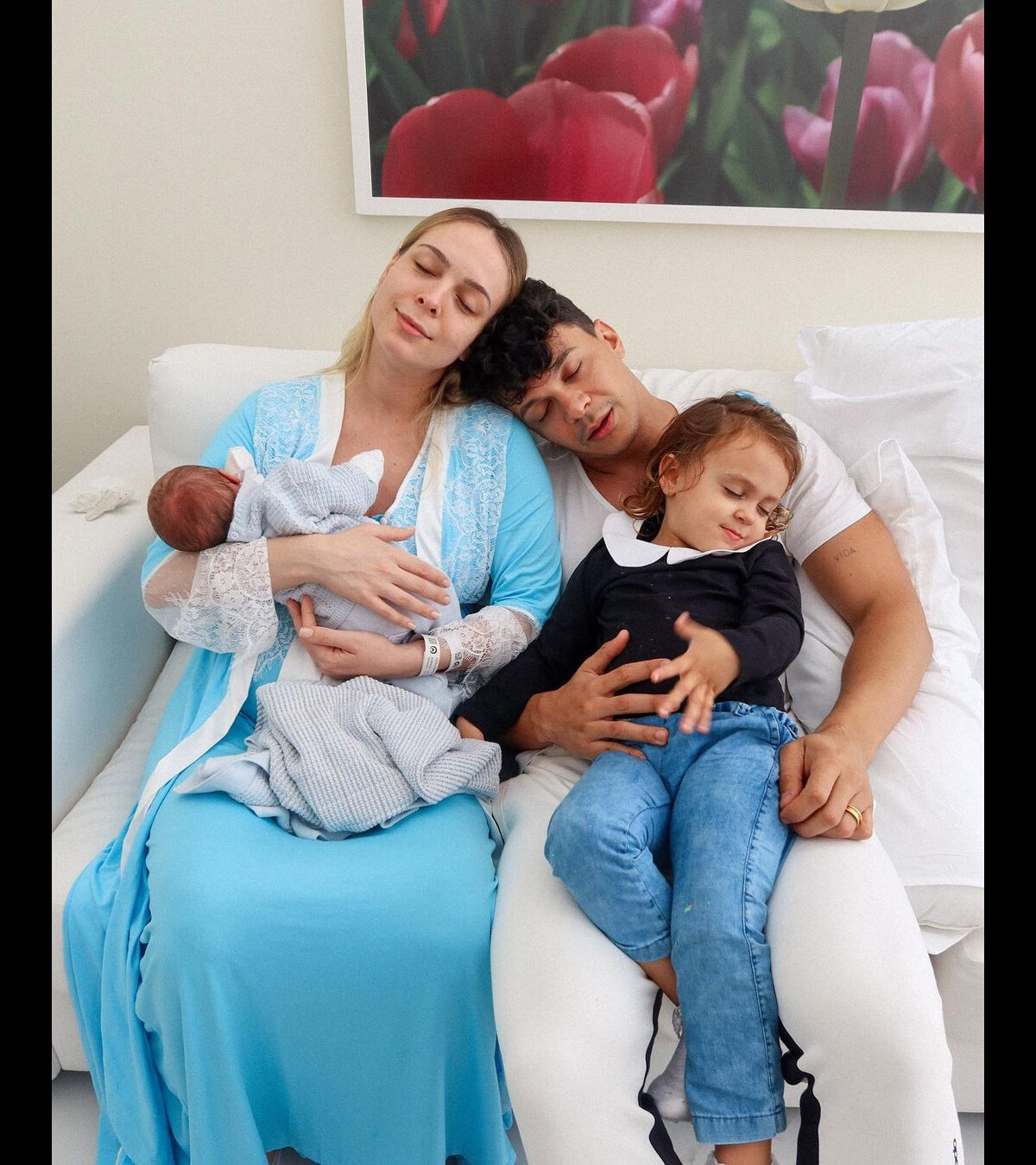 Foto: Júlio Cocielo brincou com o filho ao publicar uma foto em família ...