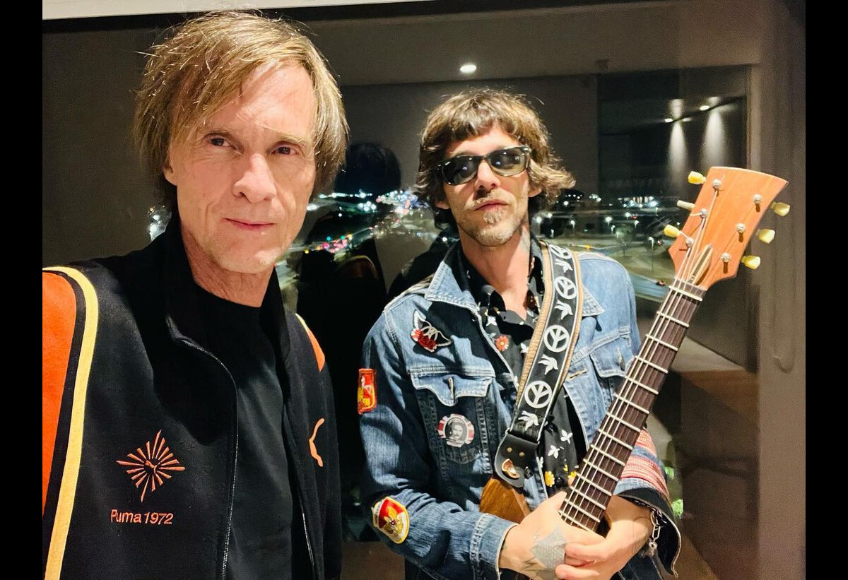 Foto: Marcelo Bonfá tocou apenas com um braço em show no Rio - Purepeople