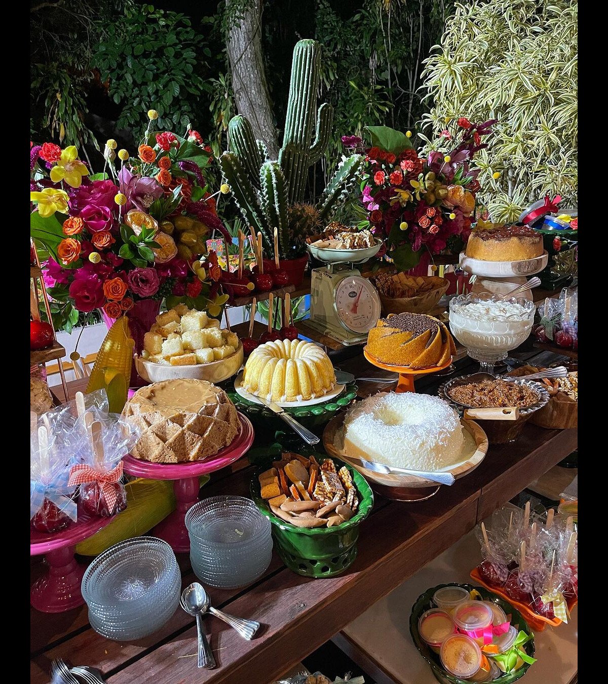 Foto: Mesa farta! Festa junina de Bruna Marquezine trouxe diversas ...