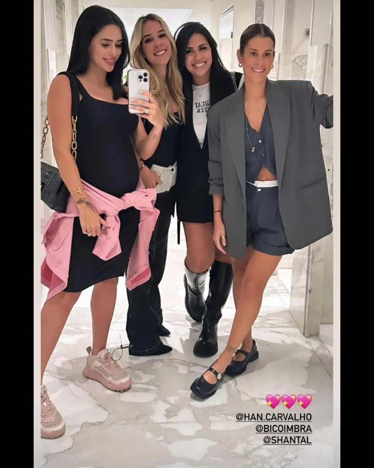 Foto: Shantal passou a tarde com Bruna Biancardi e mais amigas - Purepeople