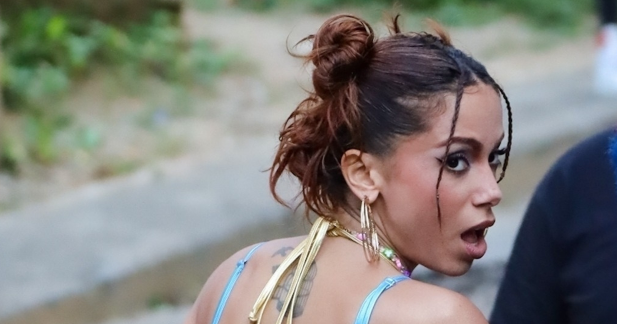 Anitta surta e xinga fã ao vivo após reclamação sobre novo álbum: 'Vai ...