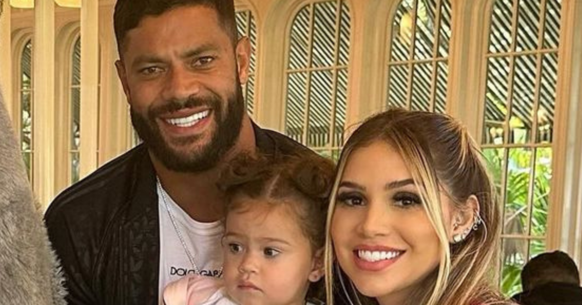 Hulk e Camila Ângelo fazem chá revelação no Réveillon e anunciam nome e ...